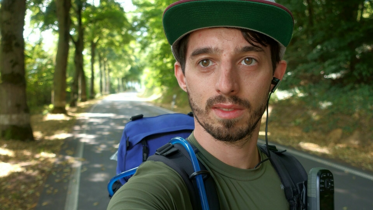 Trajet sportif: Un Luxembourgeois se rend à pied à la Cote belge - RTL ...