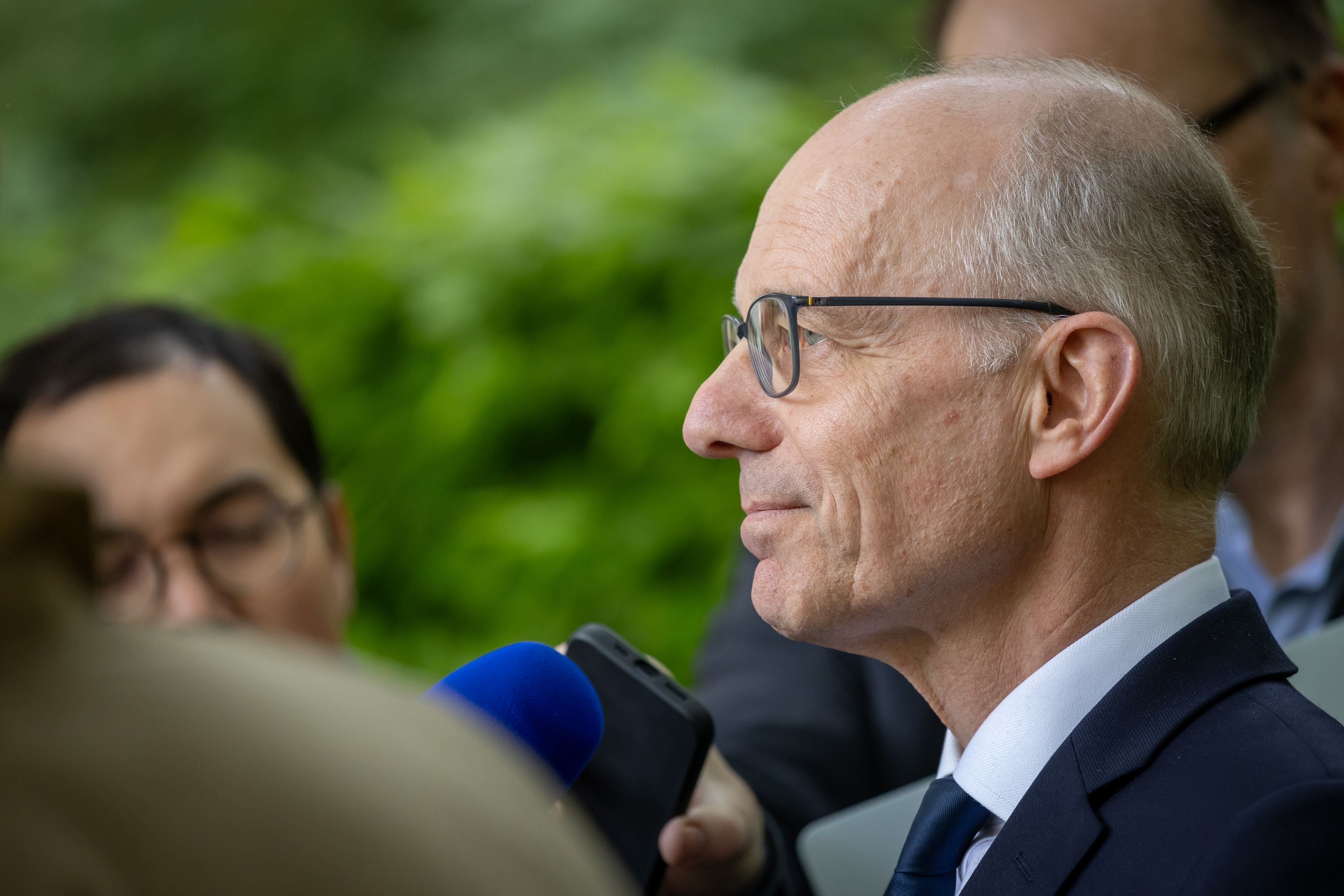 RTL-Summer-Interview: Schéckt eis Är Fro un de Premier Luc Frieden ...