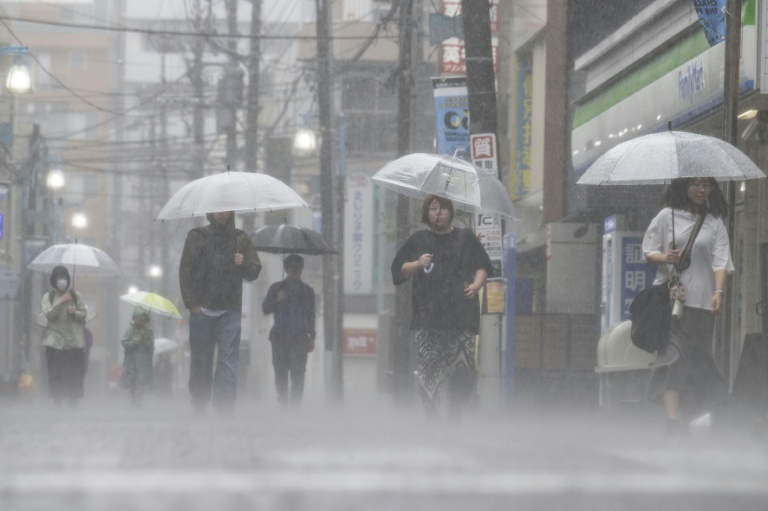 Évacuations au Japon: Une tempête tropicale frappe Tokyo et déverse des ...