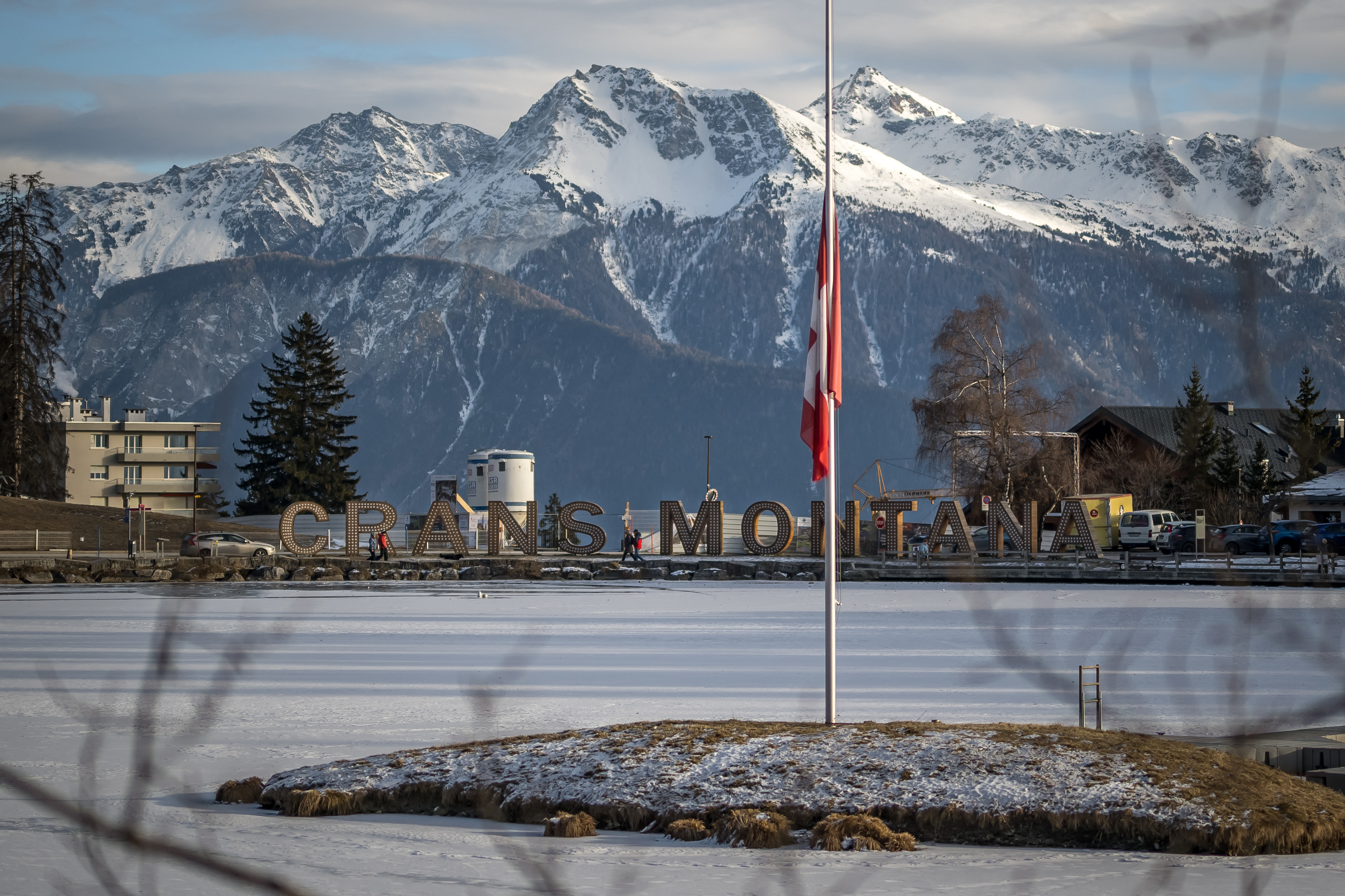 Brandkatastroph Crans-Montana: Och Ermëttlunge géint Chef vun ...
