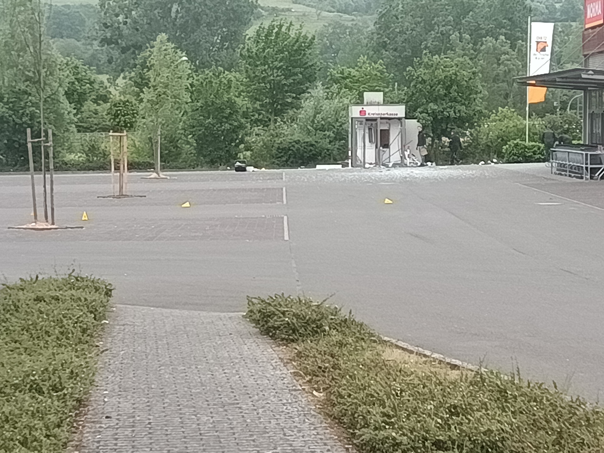 German border: Robbers blow up ATM in Echternacherbruck - RTL Today