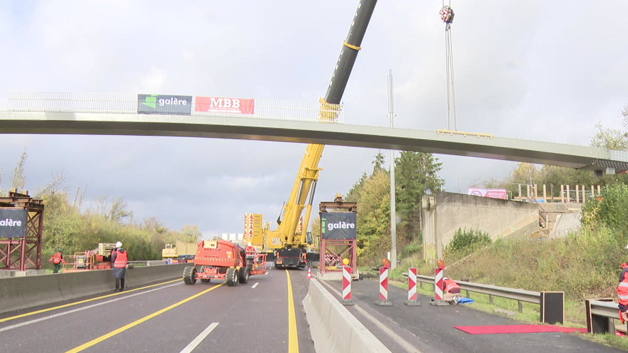 Following A3 motorway expansion: New 60-metre bridge installed in ...