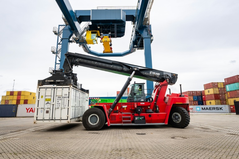30-tonne battery: Dutch lead charge on electric inland vessels - RTL Today