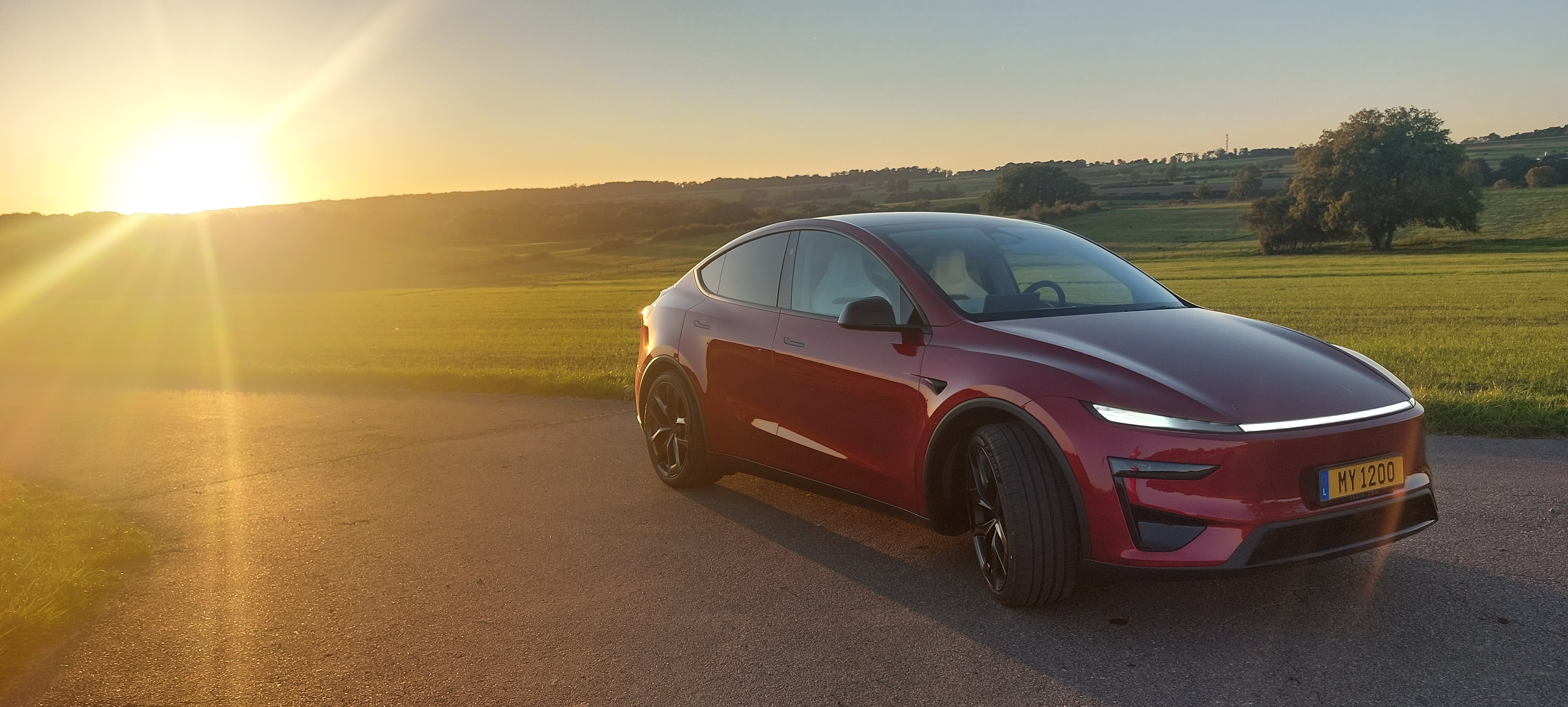 Automag - Am Alldagstest : Tesla Model Y Performance - RTL Lëtzebuerg