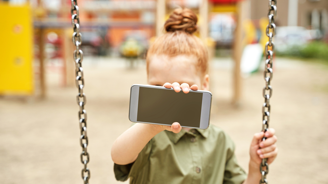 'Wake-up call': Social media use linked to rise in youth mental health ...