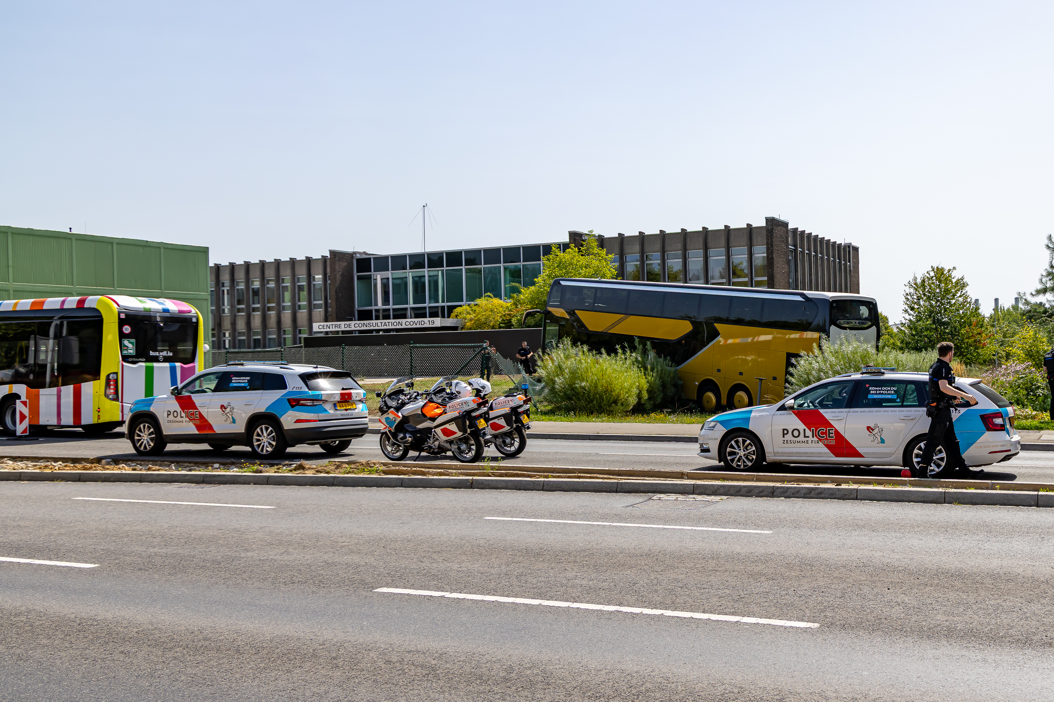 Kirchberg: Bus veers off road on Boulevard Konrad Adenauer - RTL Today