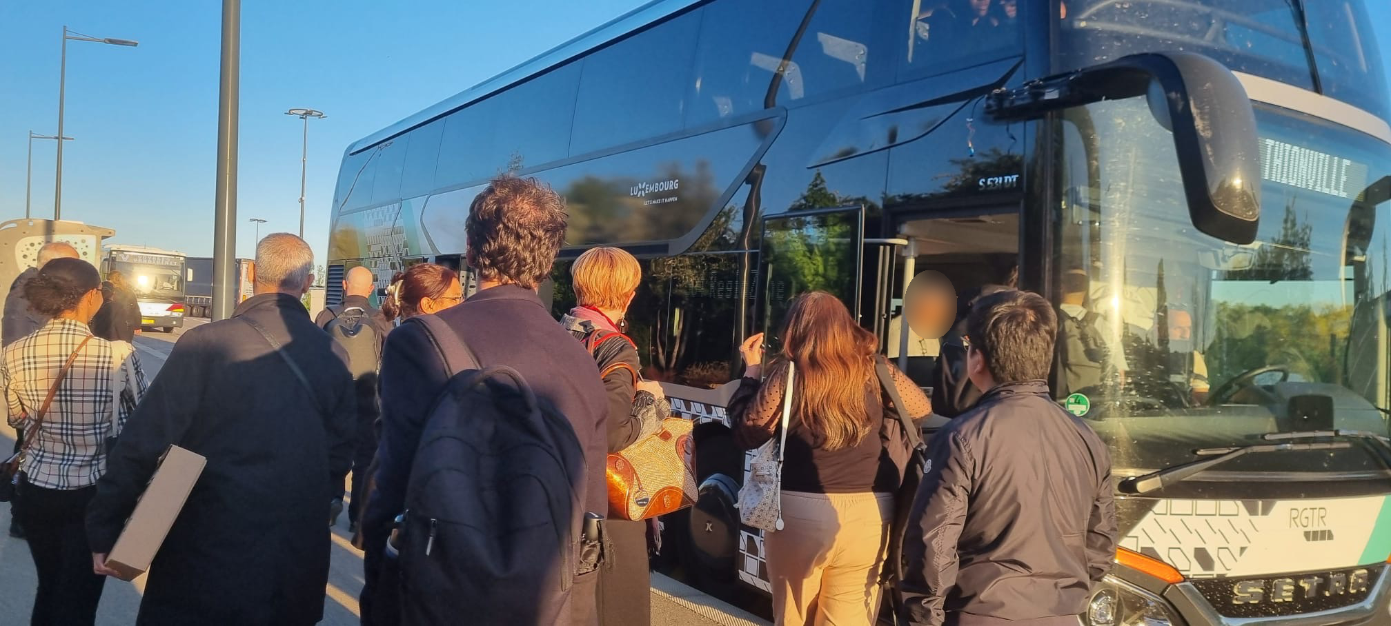 Trajets sur les lignes transfrontalières: "Descendez du bus" : des ...