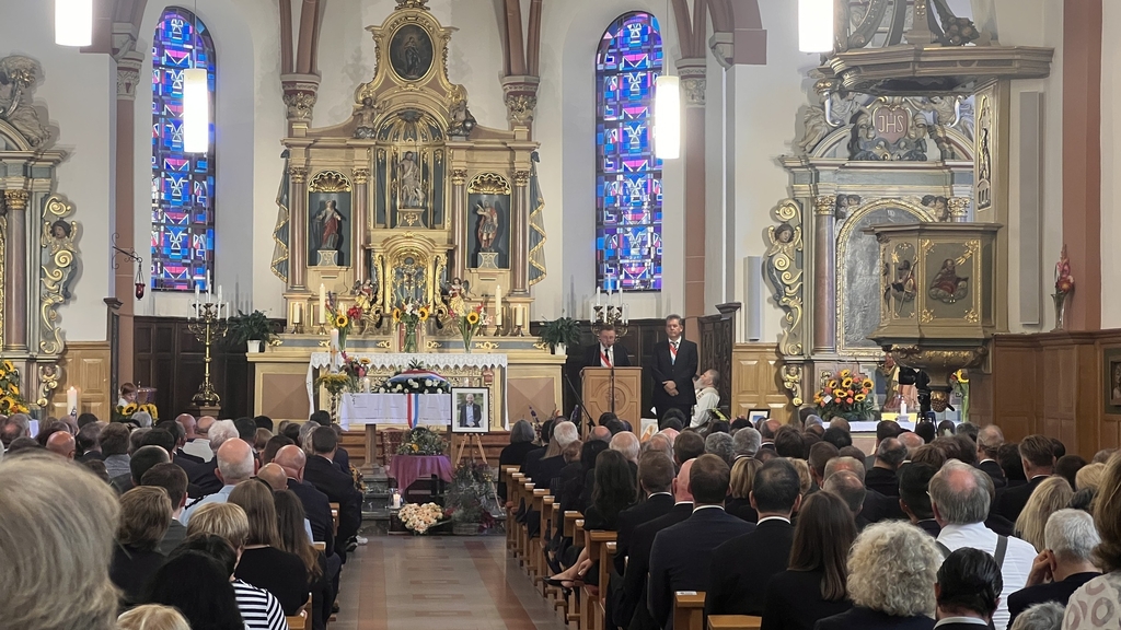Wormeldange: Heartfelt farewell for deceased former mayor Max Hengel ...