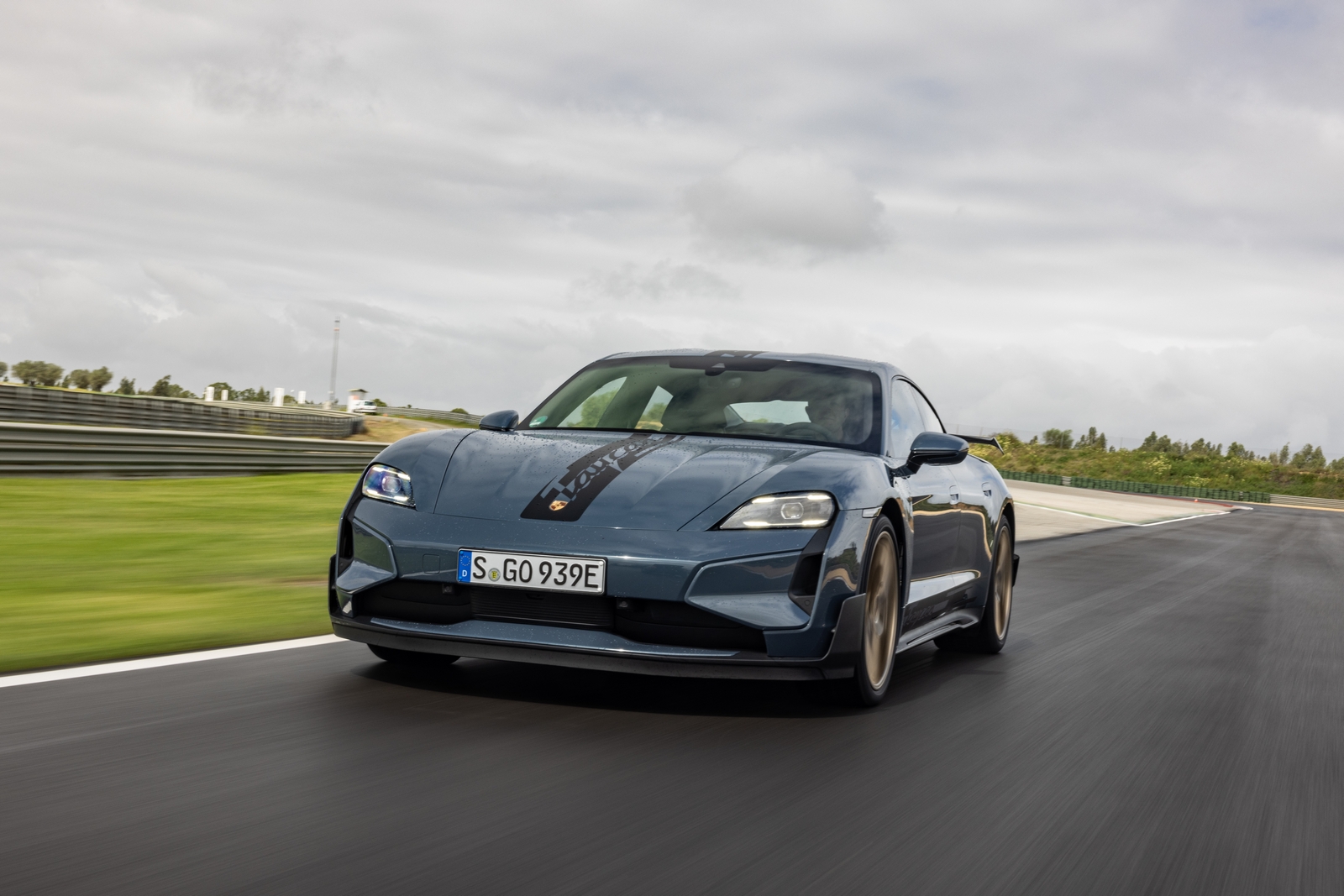 Automag - Éischt Fuerandréck: Porsche Taycan