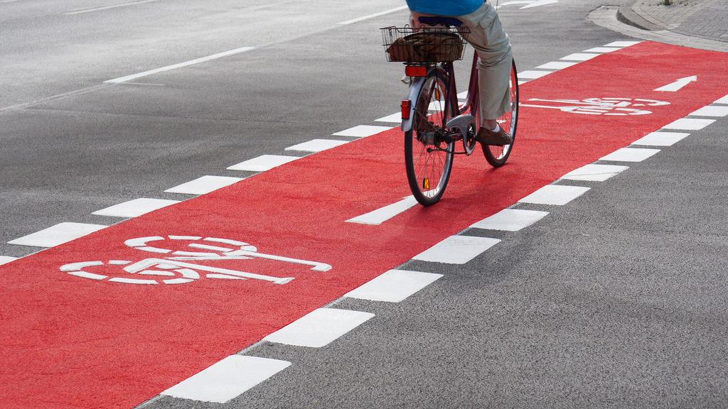 Road safety: Cycle paths to be painted red for better visibility - RTL ...