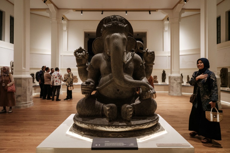 Hindu god Ganesha: Indonesians embrace return of plundered treasure ...