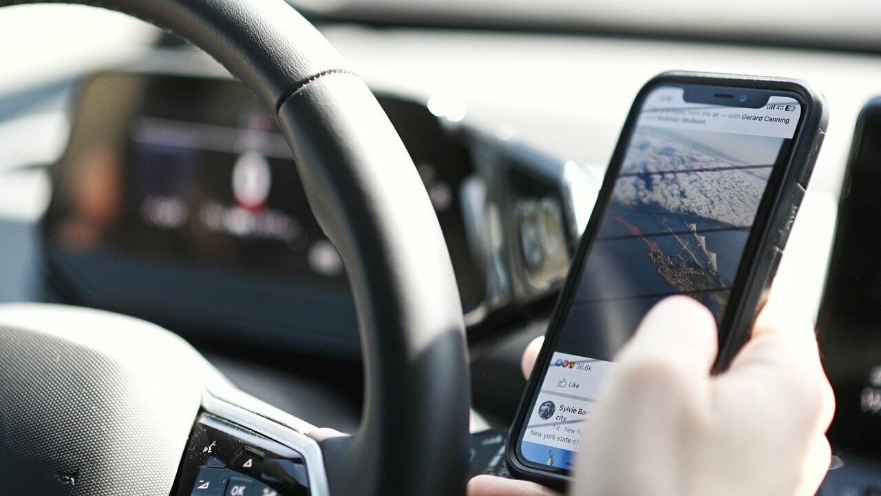 Strassen: Police issue 28 fines for phone use while driving - RTL Today