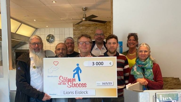 Vum Lions Club Eisléck: 3.000 Euro fir d'Stëmm vun der Strooss - RTL ...