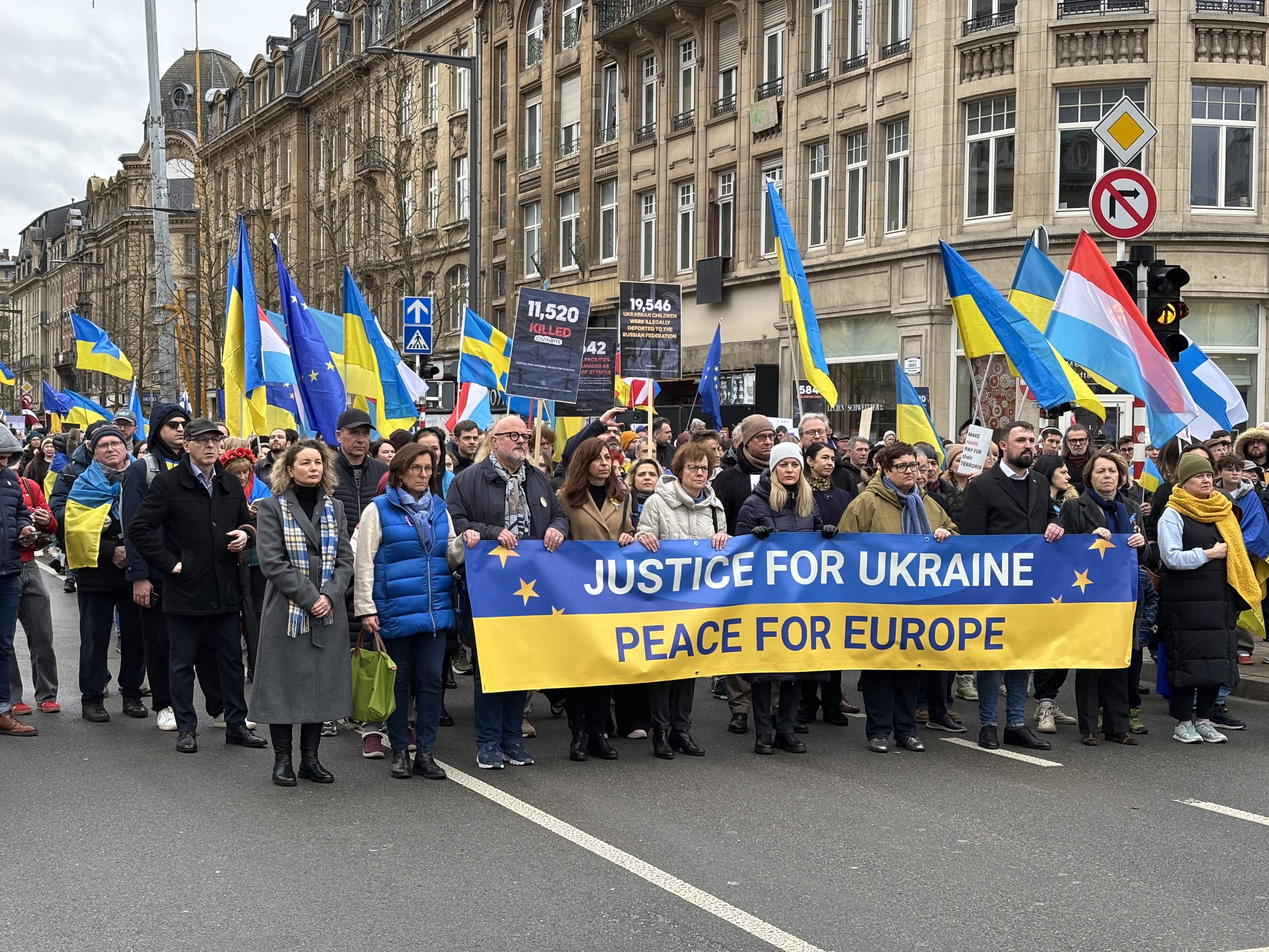 'Justice for Ukraine, Peace for Europe': Pro-Ukrainian demonstrators ...