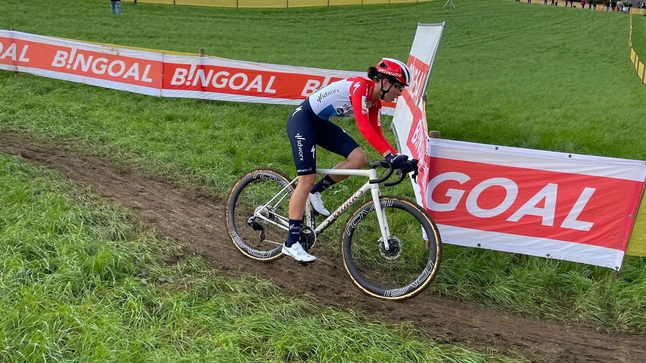 Cyclocross-Weltcup zu Benidorm: Succès fir d'Fem van Empel, Marie ...