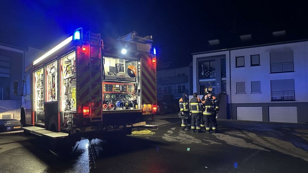 Emergency services: Person dies after fire rips through Mamer apartment ...