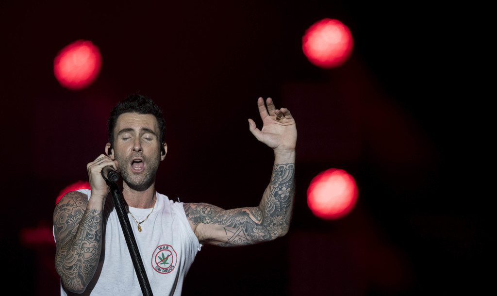 Super Bowl: Controversy over Super Bowl half-time show performance by ...