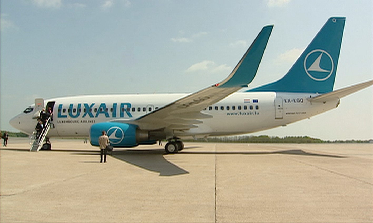 Cracked cockpit window: Luxair retires aircraft from regular operations ...