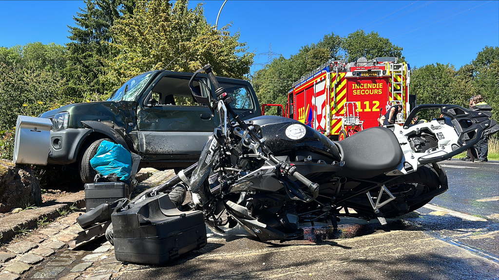 N7 - Fridhaff: Schroen Accident tëscht Auto a Moto - zwee Blesséierter ...