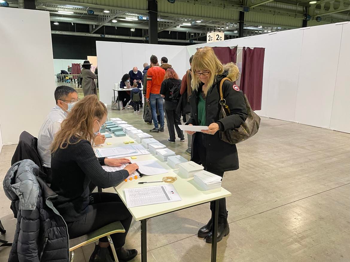 Residing in Luxembourg: French nationals cast vote in first round of ...