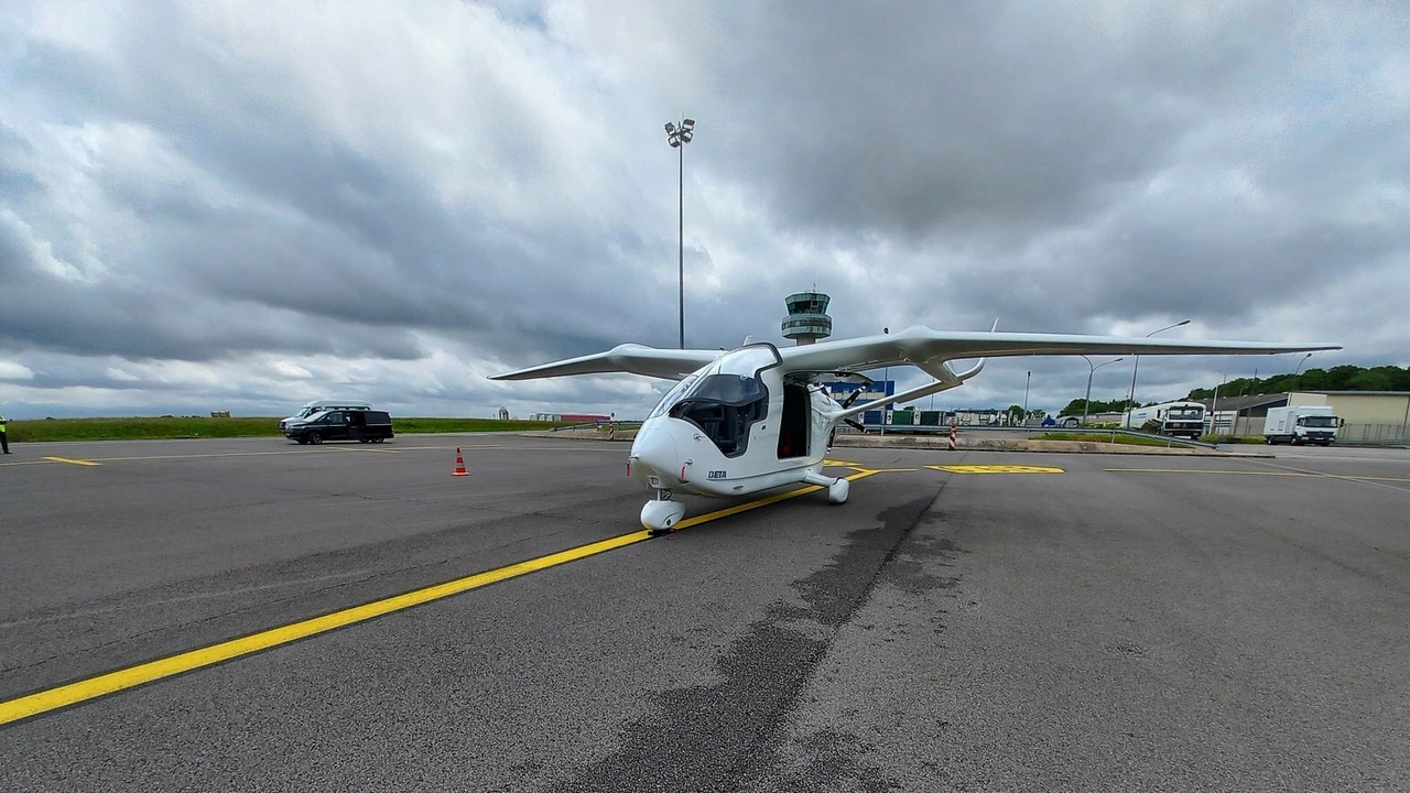 Air travel revolution: First all-electric plane lands at Findel - RTL Today