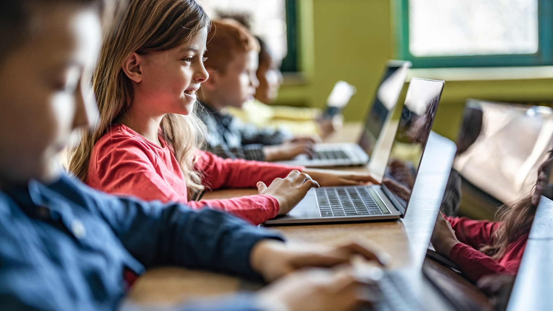 Bee Secure: Tips for being proactive while using the internet - RTL Today