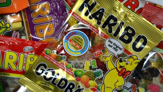 "Macht Kinder froh": Mann zu Frankfurt fënnt 4,6-Mio-Scheck vun Haribo ...