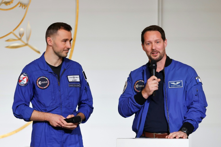 "Première au monde": Thomas Pesquet et Arnaud Prost partiront dans l ...