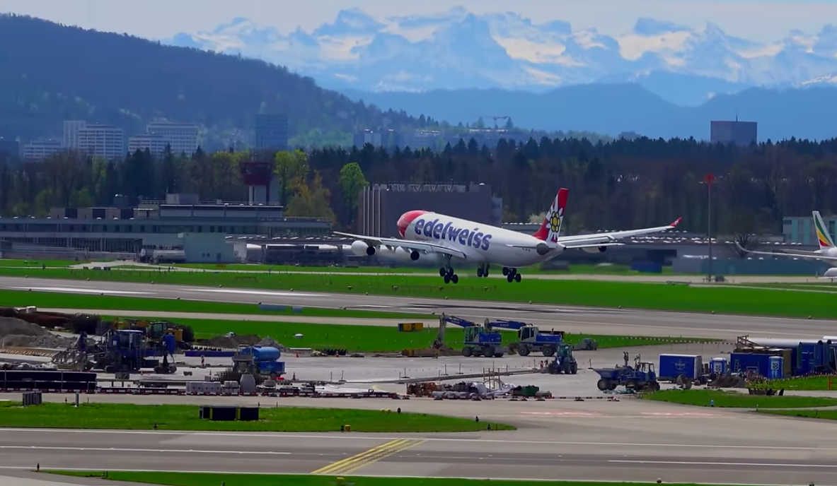Unexpected tailwind?: Video: Plane abruptly loses altitude following ...