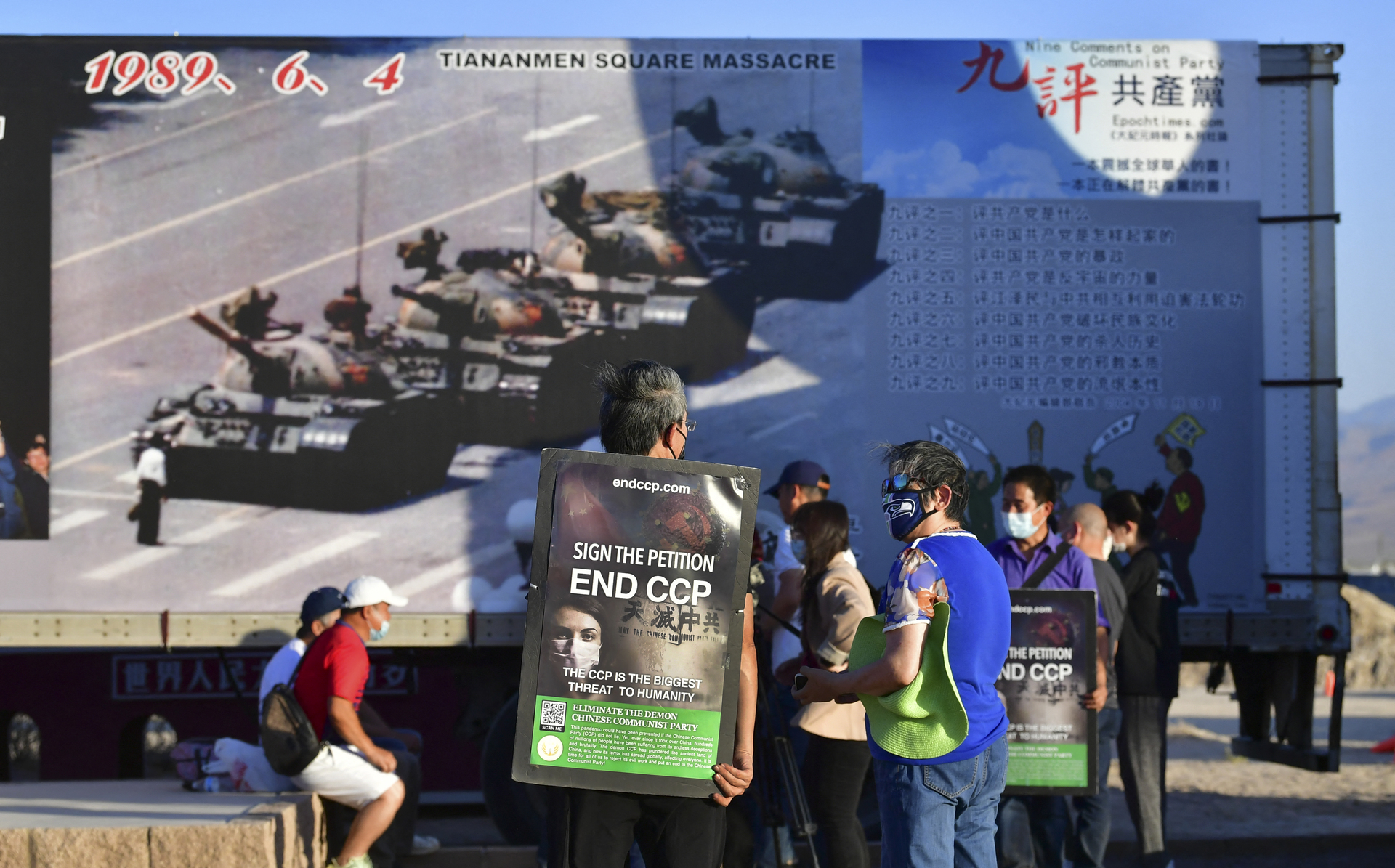 Bing: La photo du manifestant debout devant les chars de Tiananmen a ...