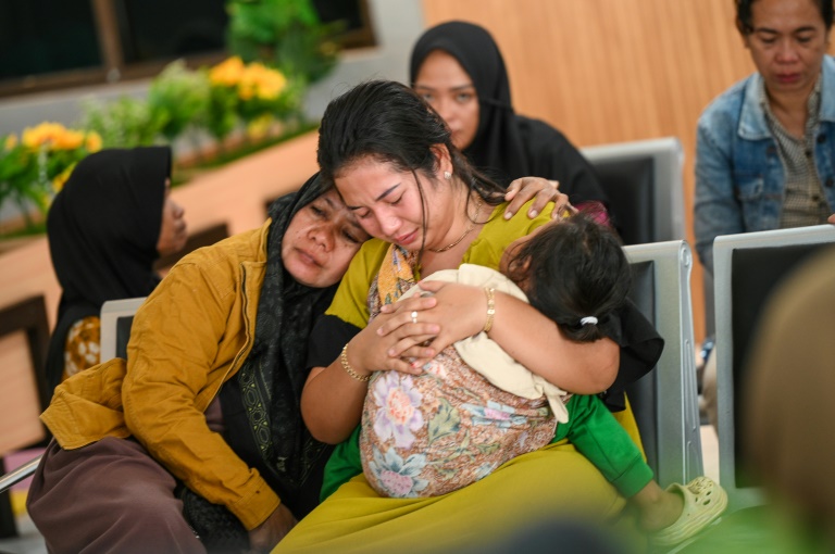 Rescue hampered by weather: 5 dead, 29 missing after ferry sinks on way ...