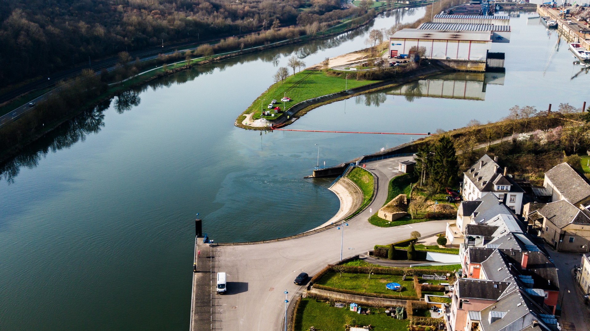 Fermeture du port de Mertert: Une grande quantité d'hydrocarbure s’est ...