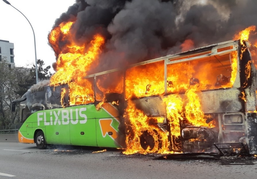 Paris: Un bus prend feu sur le périphérique - RTL Infos