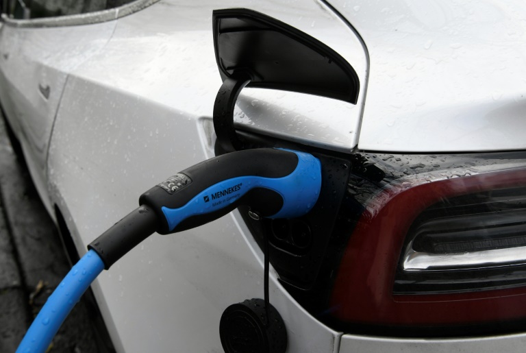 Plus vu 25 Prozent: Uechter d'Welt ginn ëmmer méi Elektro-Autoe ...
