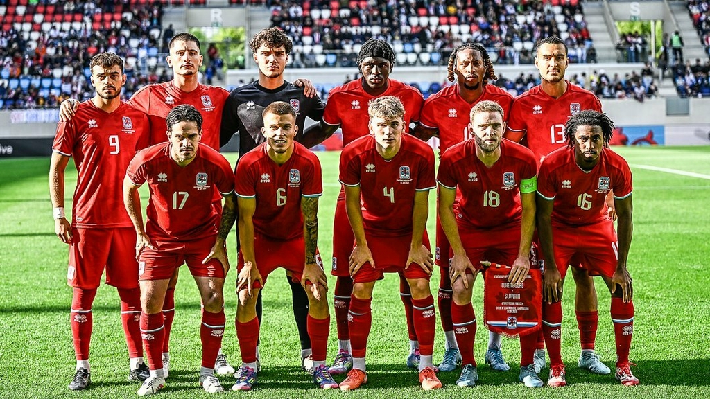 Futtballnationalekippen: E Summer mat ganz ville Wiesselen