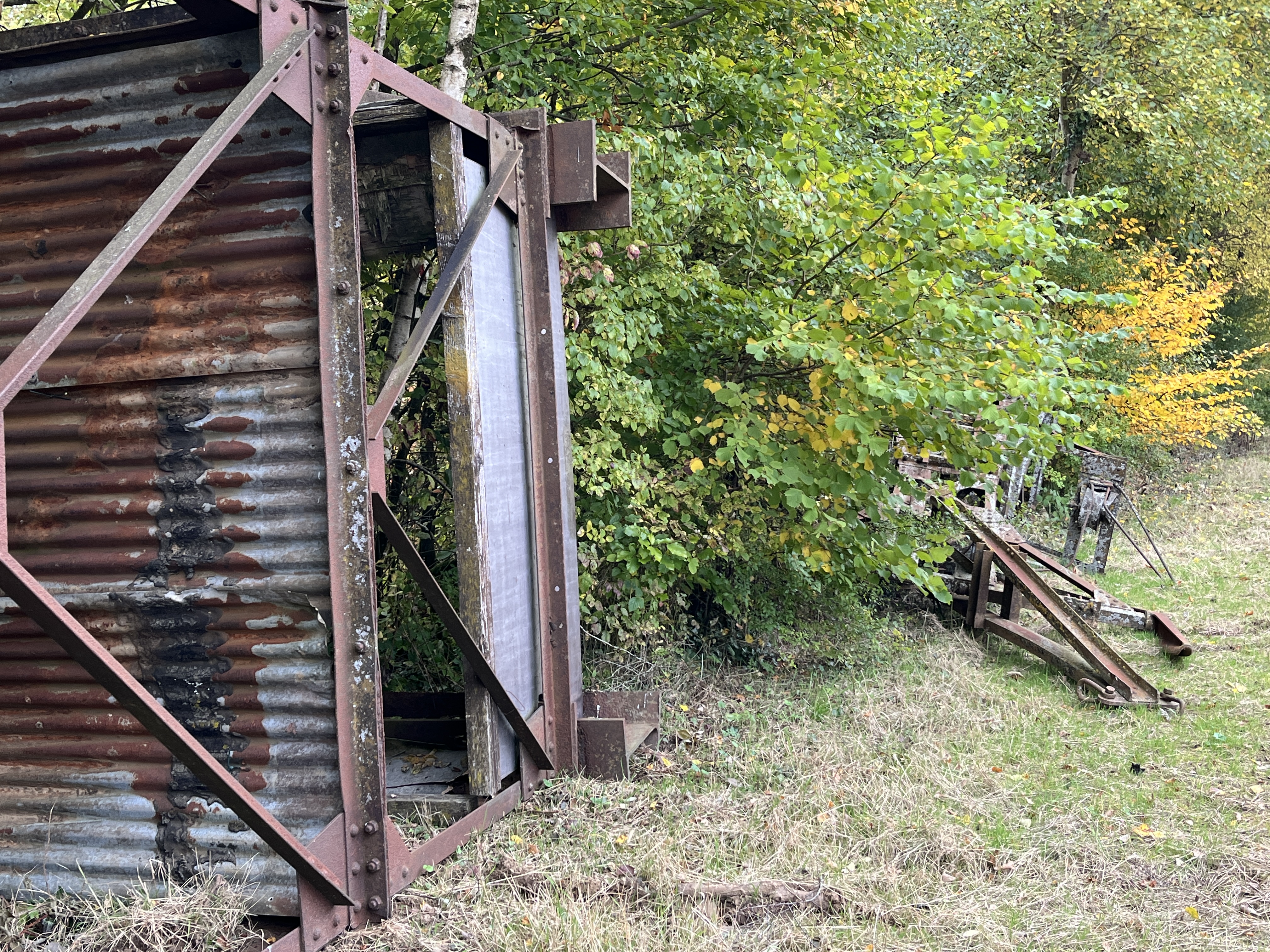 Historesche Pilier zu Rëmeleng ofgerappt