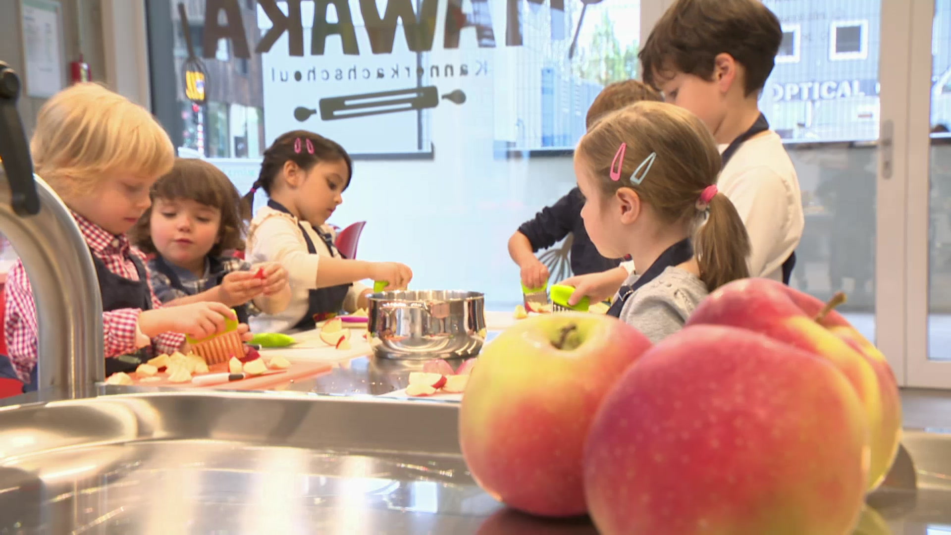 Cooking schools for children: How kids can learn more about fresh ...