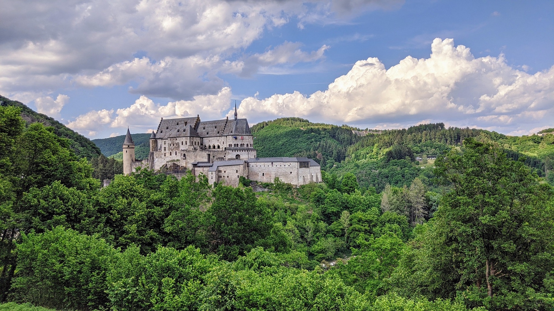 Knowledge Bites: The history of Vianden Castle - RTL Today