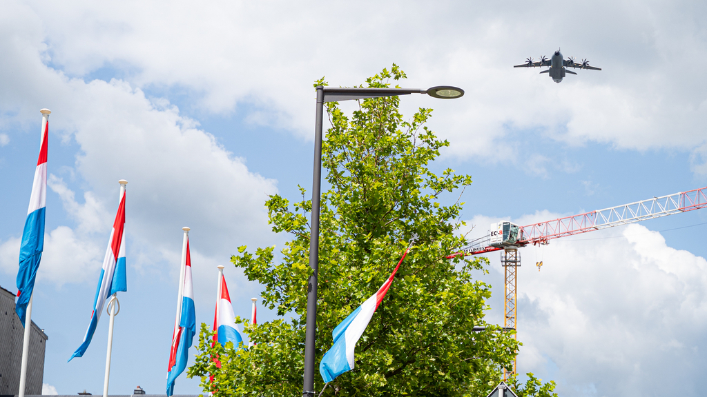 National Day rehearsal: Military aircraft and helicopter flew over ...