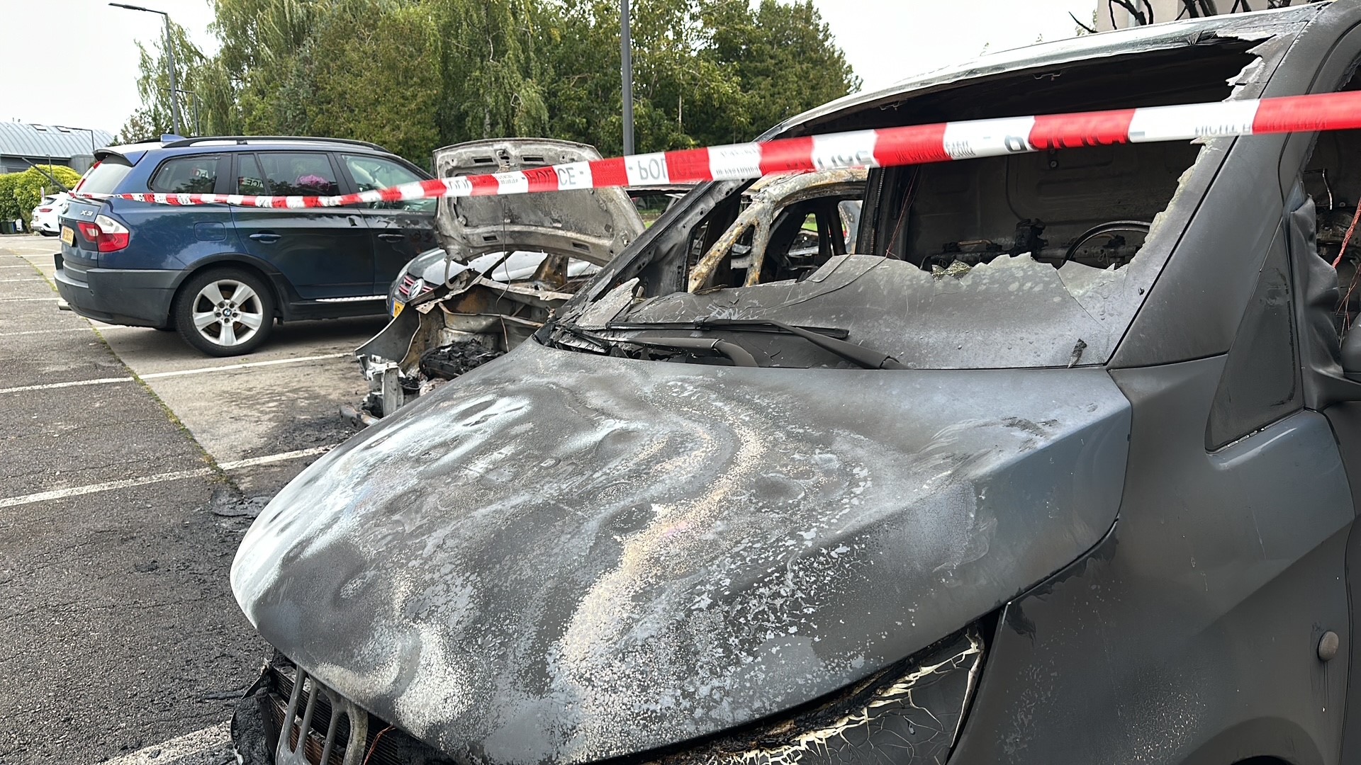 Zu Käerjeng hunn Autoe gebrannt (16.9.25) - RTL Lëtzebuerg