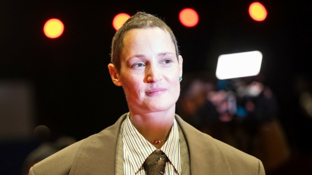 Zesumme mam Florian Gallenberger: Vicky Krieps zu Presidentin vun ...