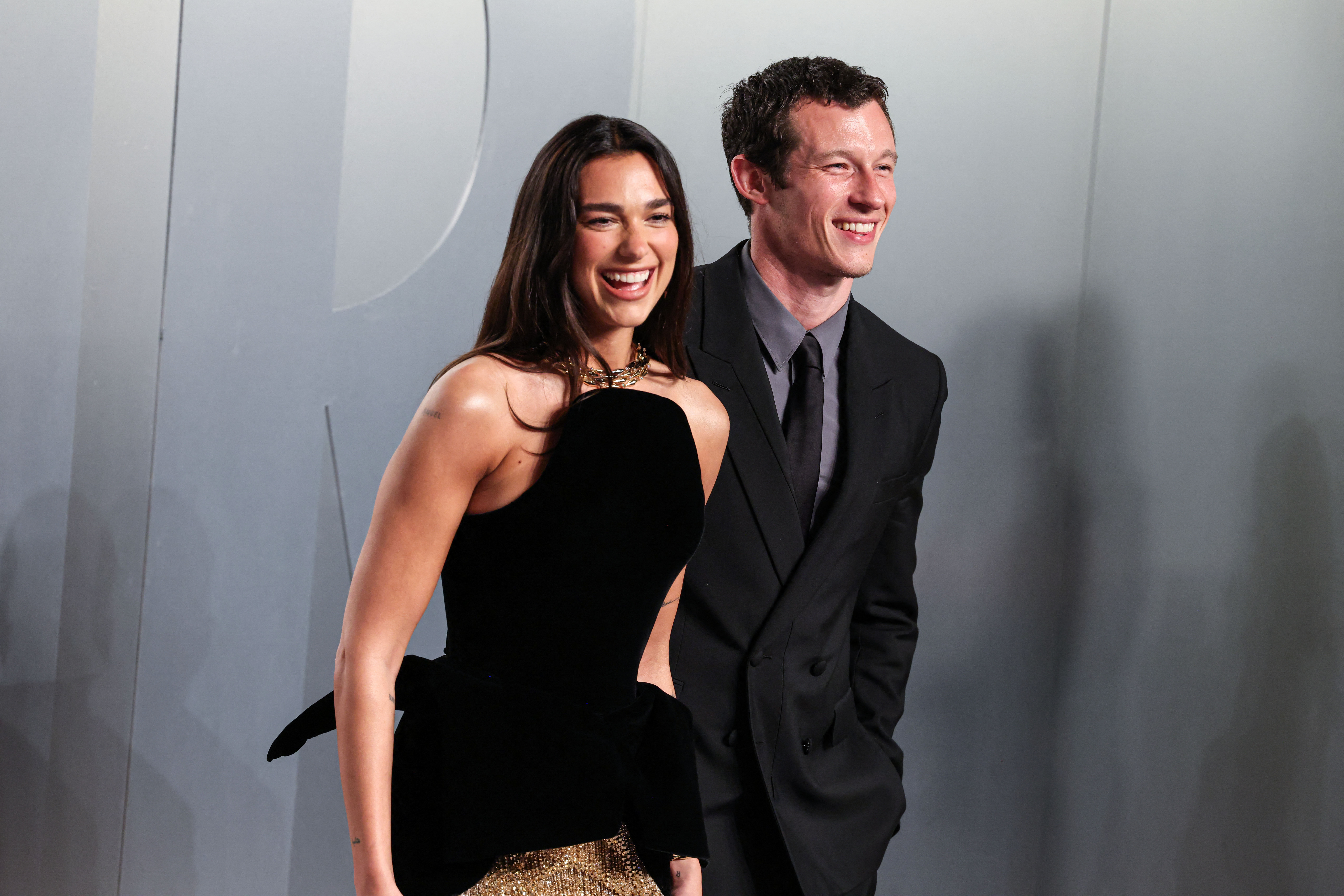 Laut brittesche Medien: Dua Lipa a Callum Turner hu sech bestuet - RTL ...