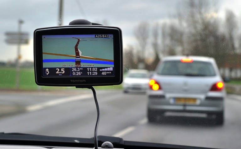 Insolite: La conductrice suit son GPS, sa voiture finit sous un train ...