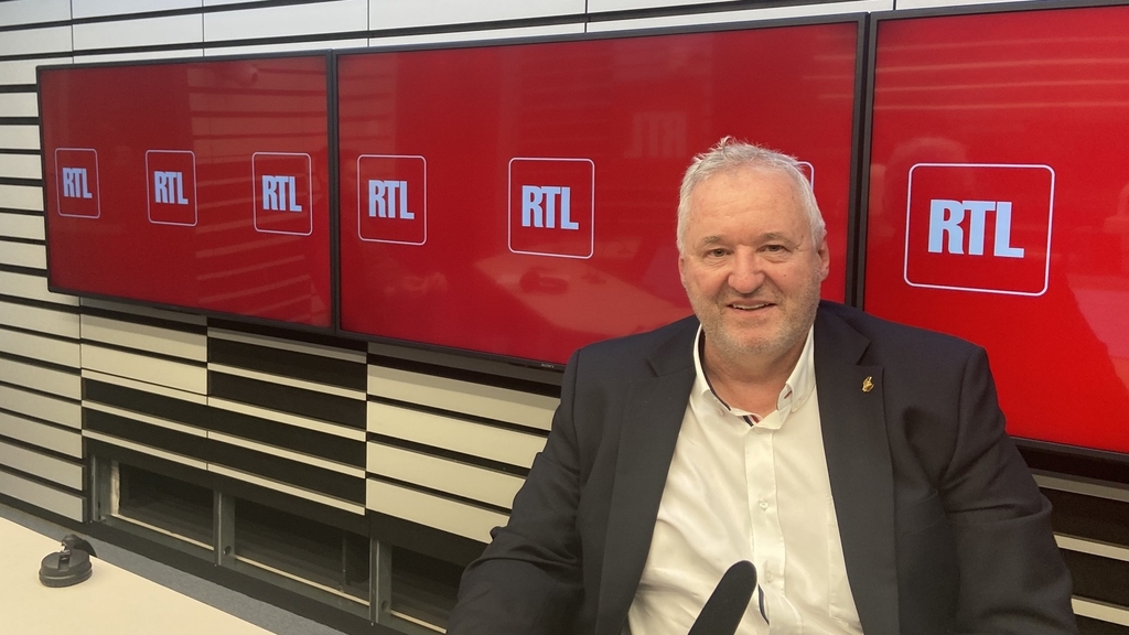Drëtt Hallschent, de Sport-Talk: Mam Romain Schockmel - RTL Lëtzebuerg