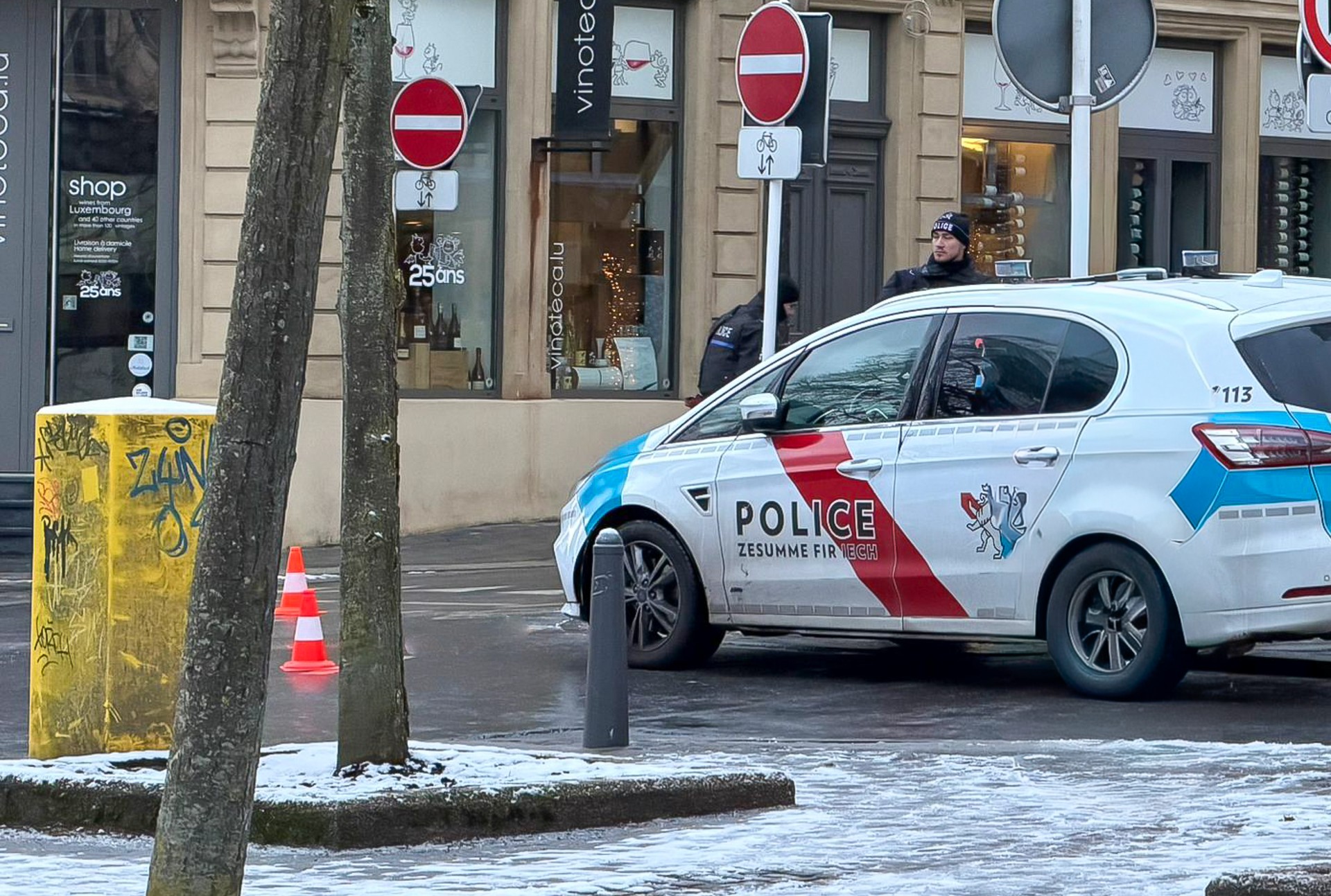 Police seek witnesses: Large pool of human blood discovered on Place du ...