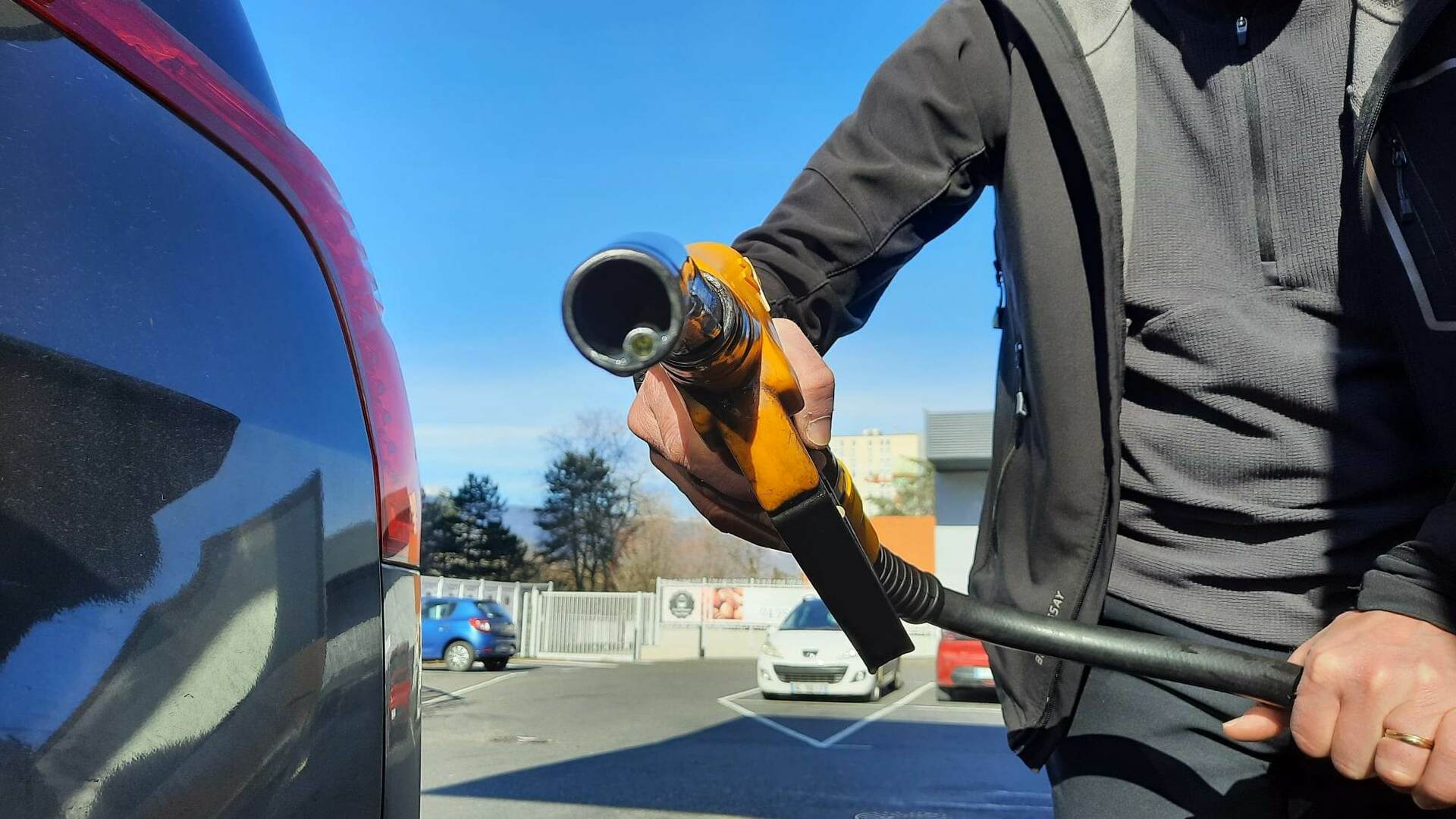 Lowest price in 16 months: Price of diesel drops to less than €1.40 ...