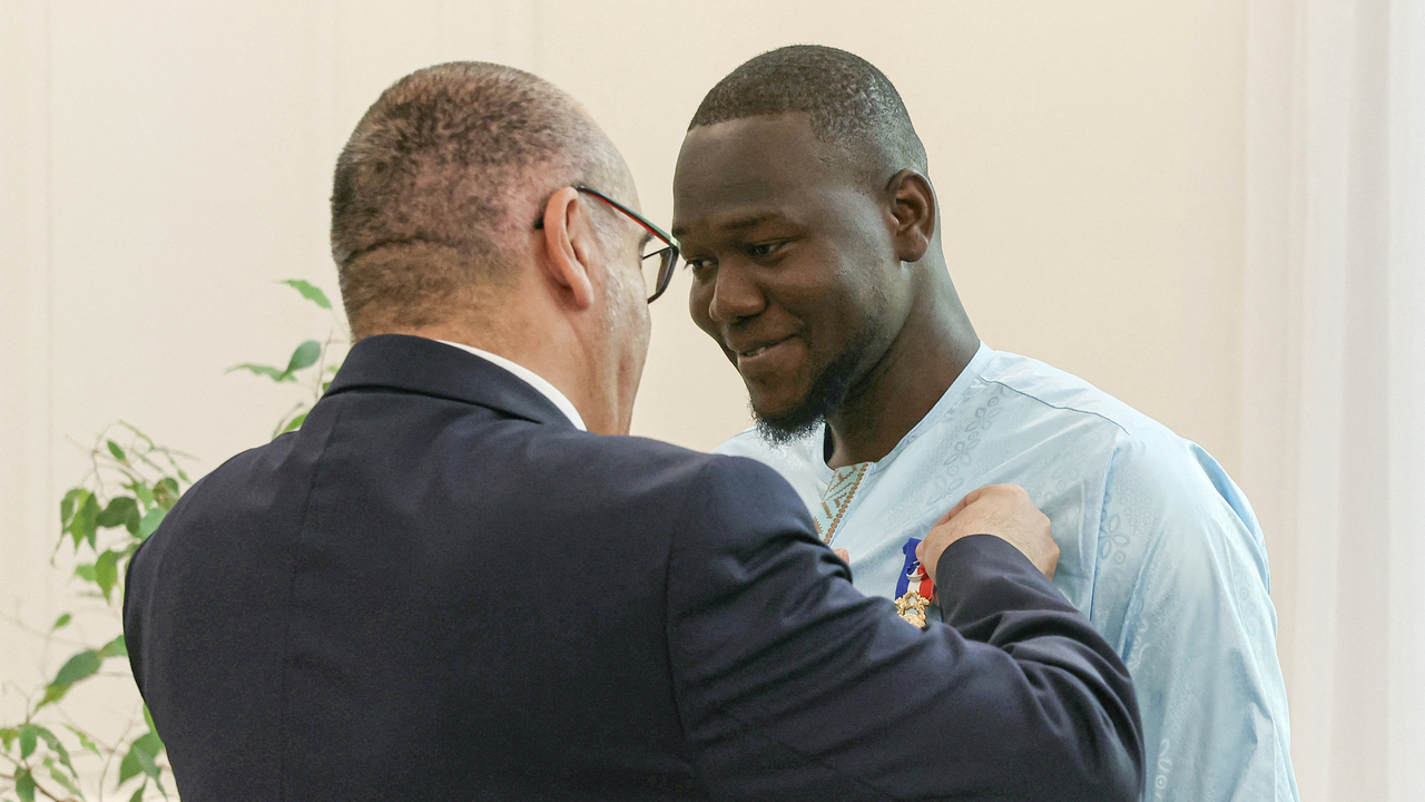 Fousseynou Cissé: Invité au défilé du 14 juillet après avoir sauvé six ...