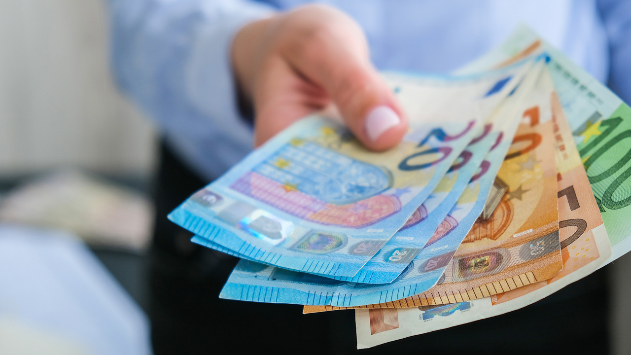 Smic, primes, permis de conduire: Ce qui change en France au 1er ...