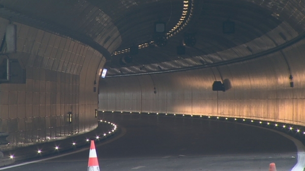 Bis en Dënschdeg de Moien: Iwwerhuelspuer op der A1 am Tunnel Houwald ...