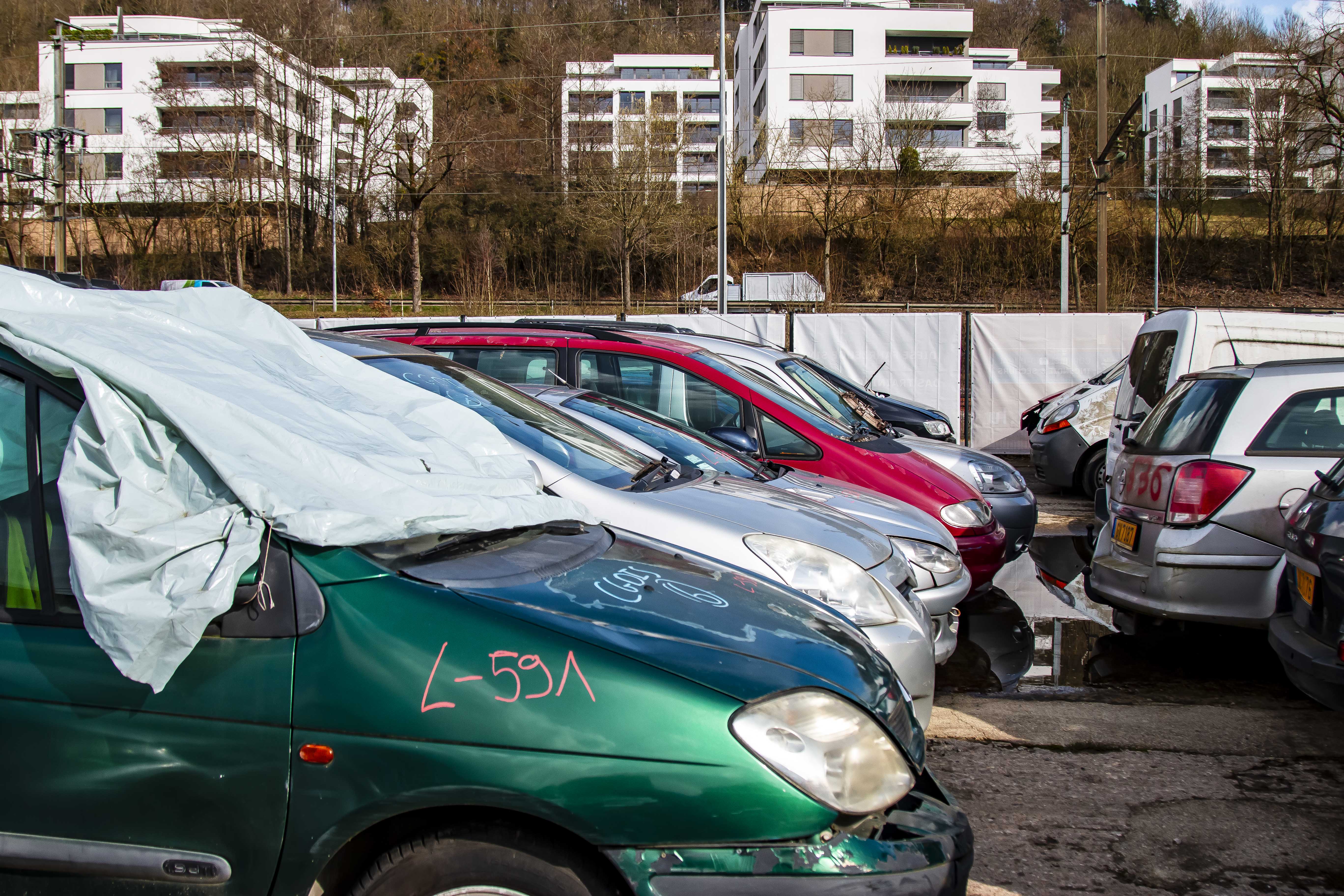 Des épaves sur le site d'Arcelor Mittal à Dommeldange (11.3.25) - RTL Infos